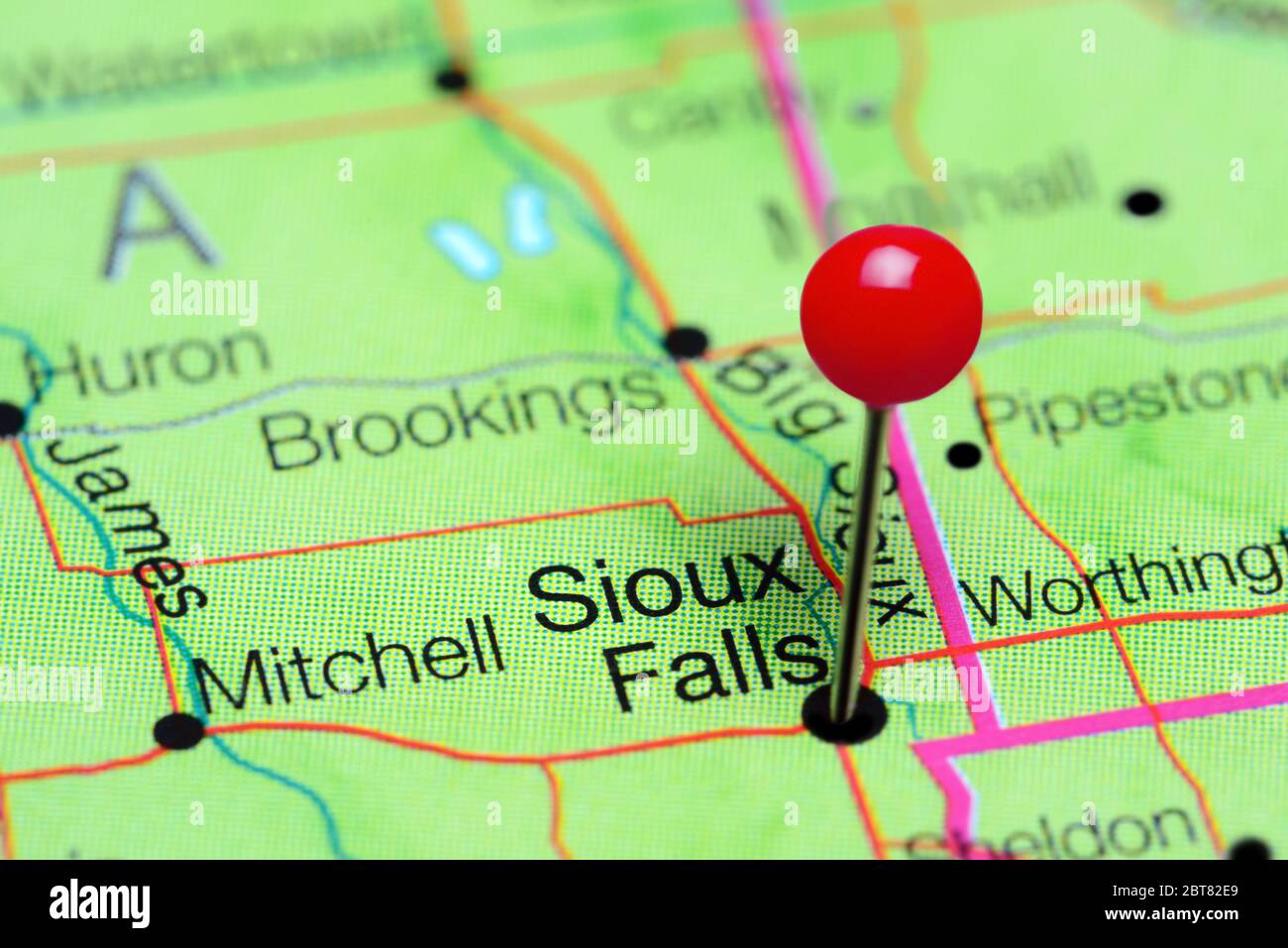 Sioux Falls pinned on a map of South Dakota, USA Stock Photo - Alamy