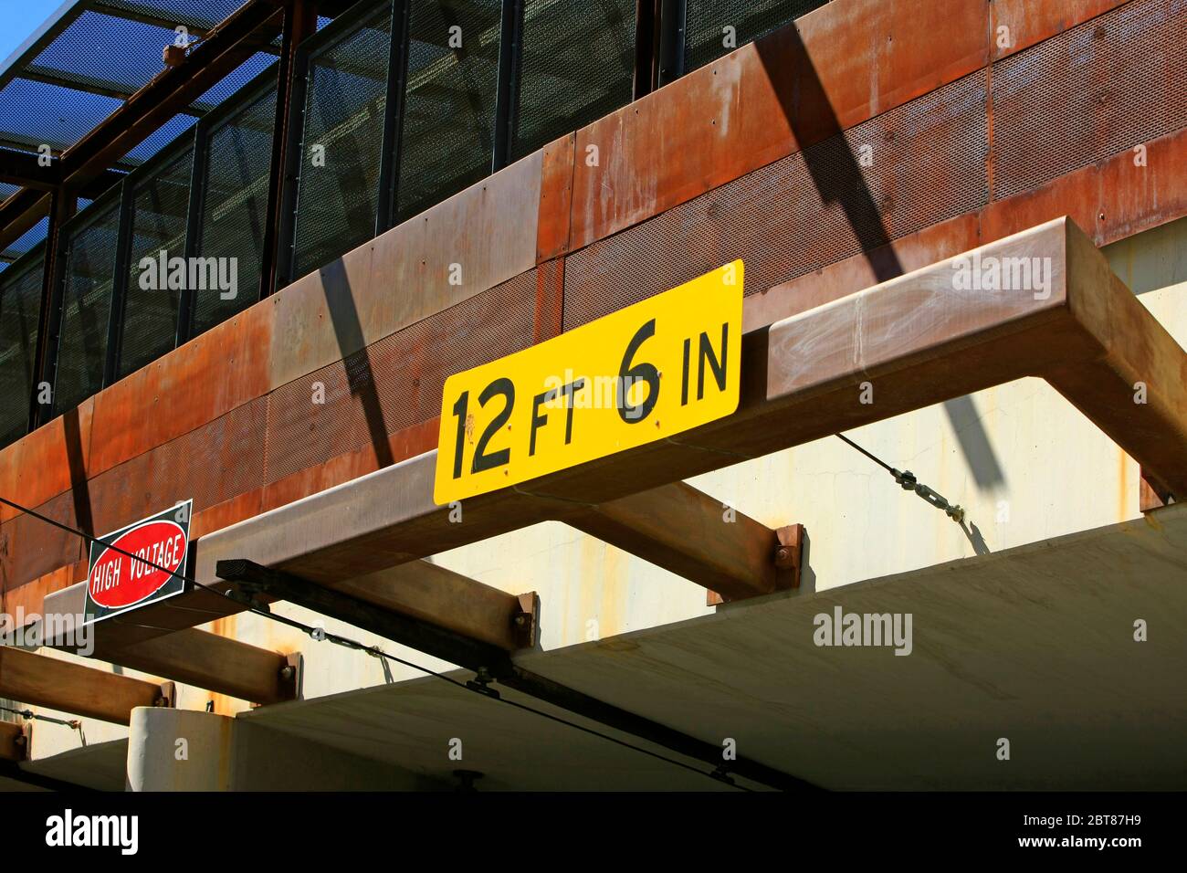 Vehicle height limit hi-res stock photography and images - Alamy
