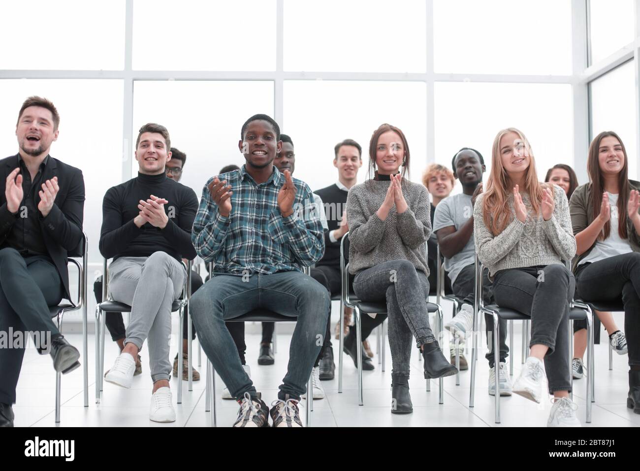People conference hall applauding hi-res stock photography and images ...