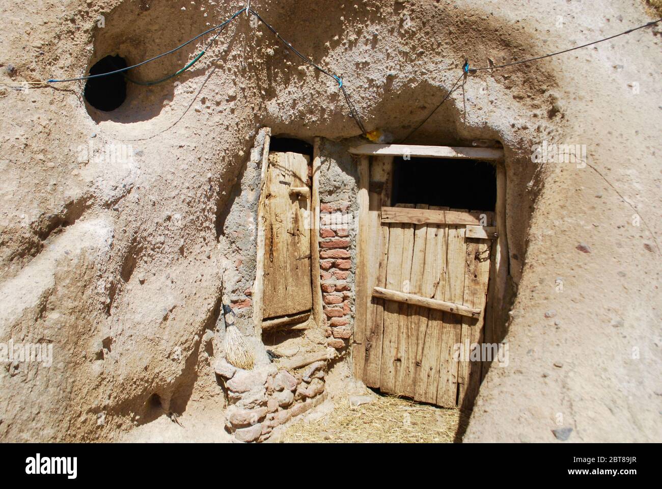 Iran cave dwellings hi-res stock photography and images - Alamy