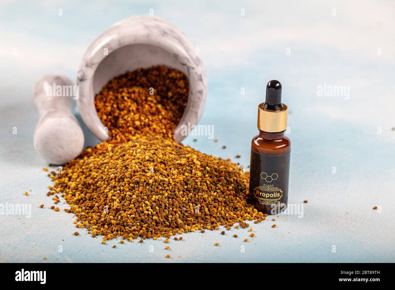 Propolis beehive glue hi-res stock photography and images - Alamy