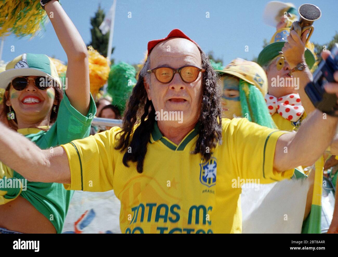 Old man soccer fan hi-res stock photography and images - Alamy