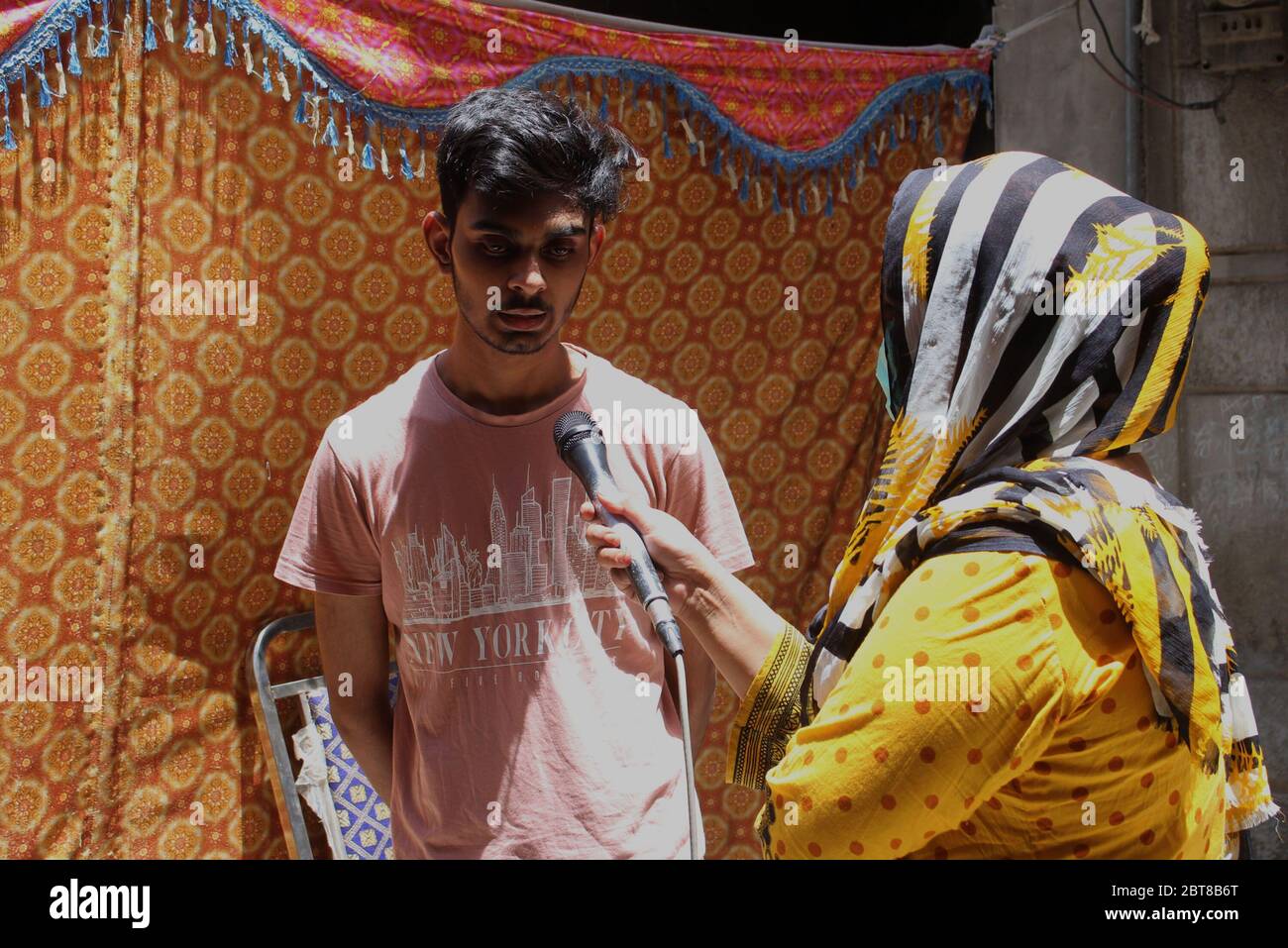 Lahore, Pakistan. 23rd May, 2020. Pakistani relatives of Anum Maqsood ...