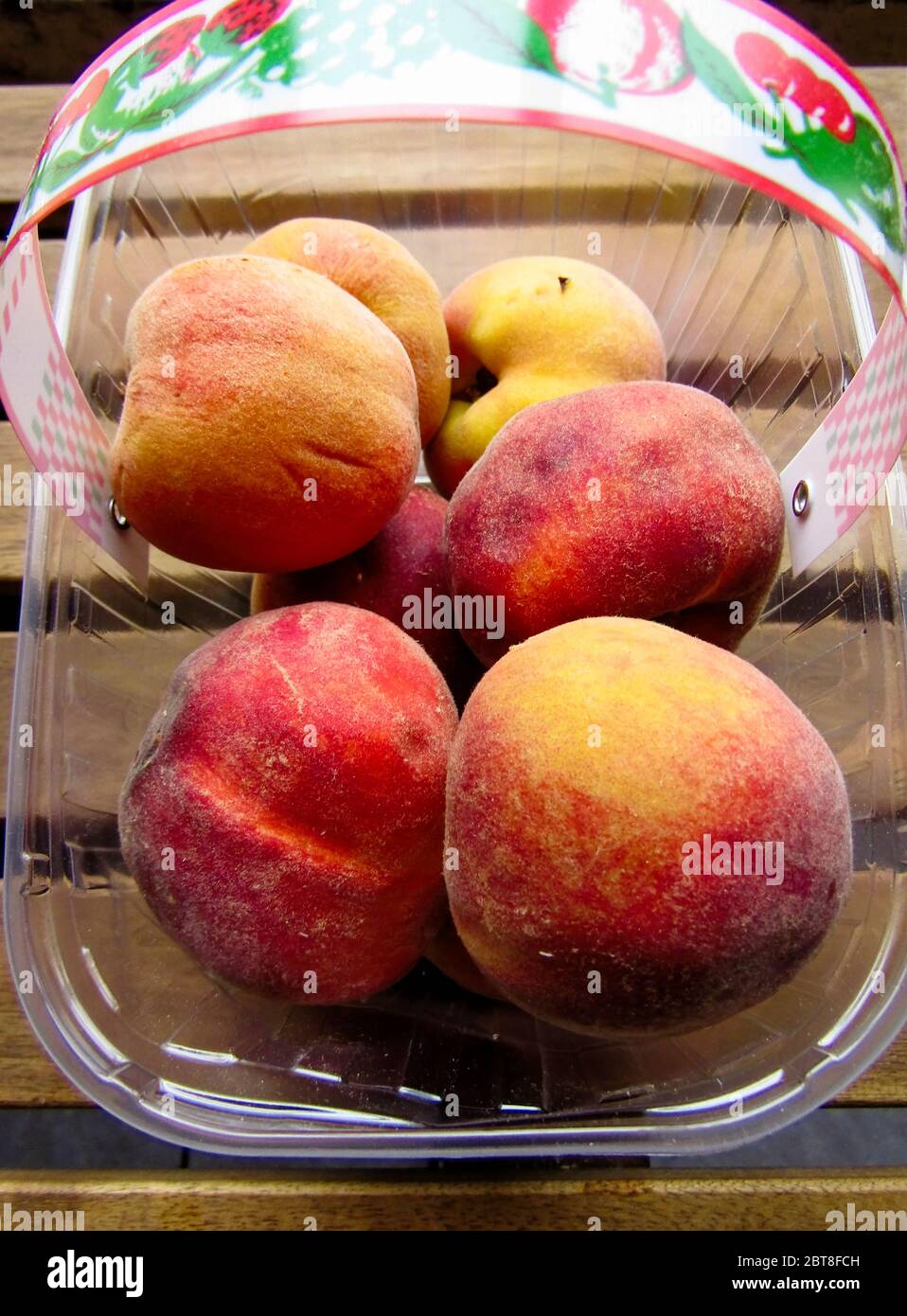 Plastic Carton of Fresh Peaches Stock Photo - Alamy