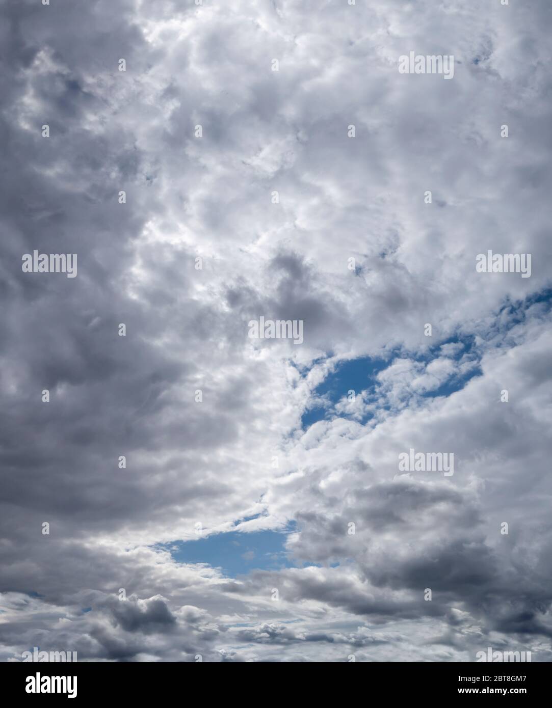 Daylight blue sky hi-res stock photography and images - Alamy