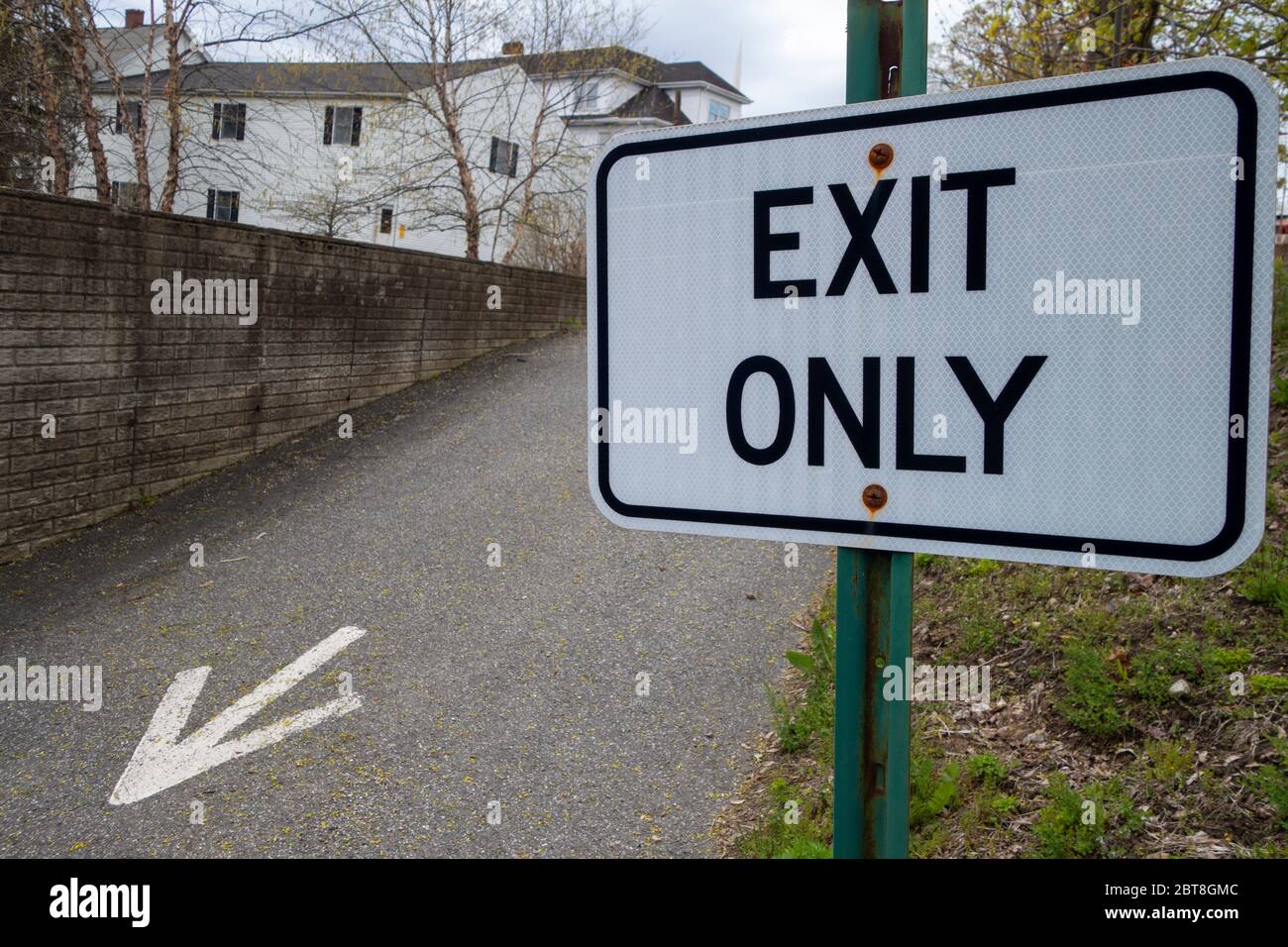 Next to a exiting roadway hi-res stock photography and images - Alamy