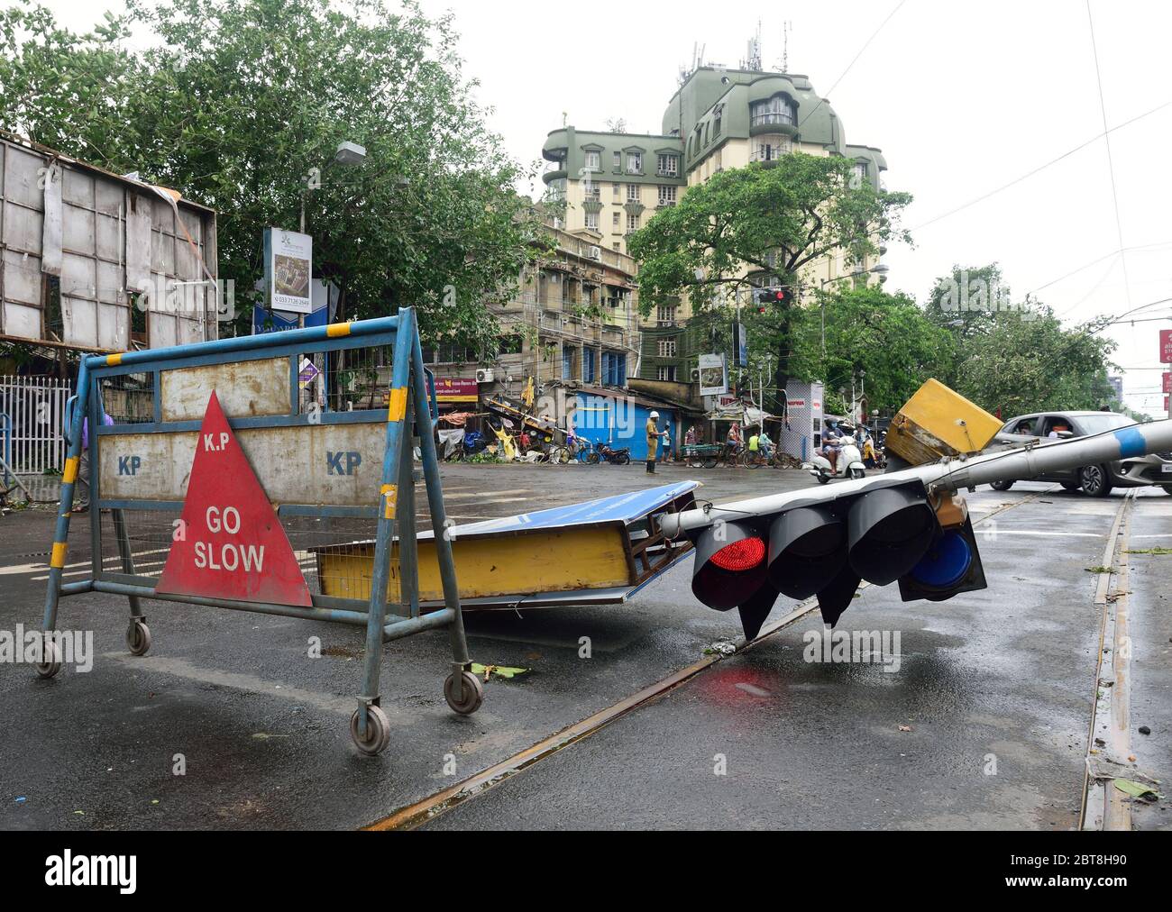Broken traffic light hi-res stock photography and images - Alamy