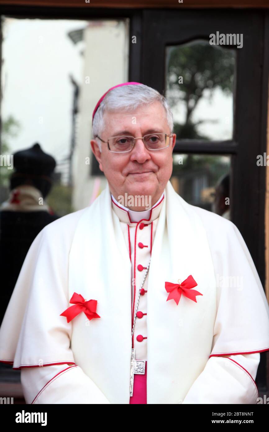 Church service Picture, Priest during a ceremony/Mass Picture, Catholic ...