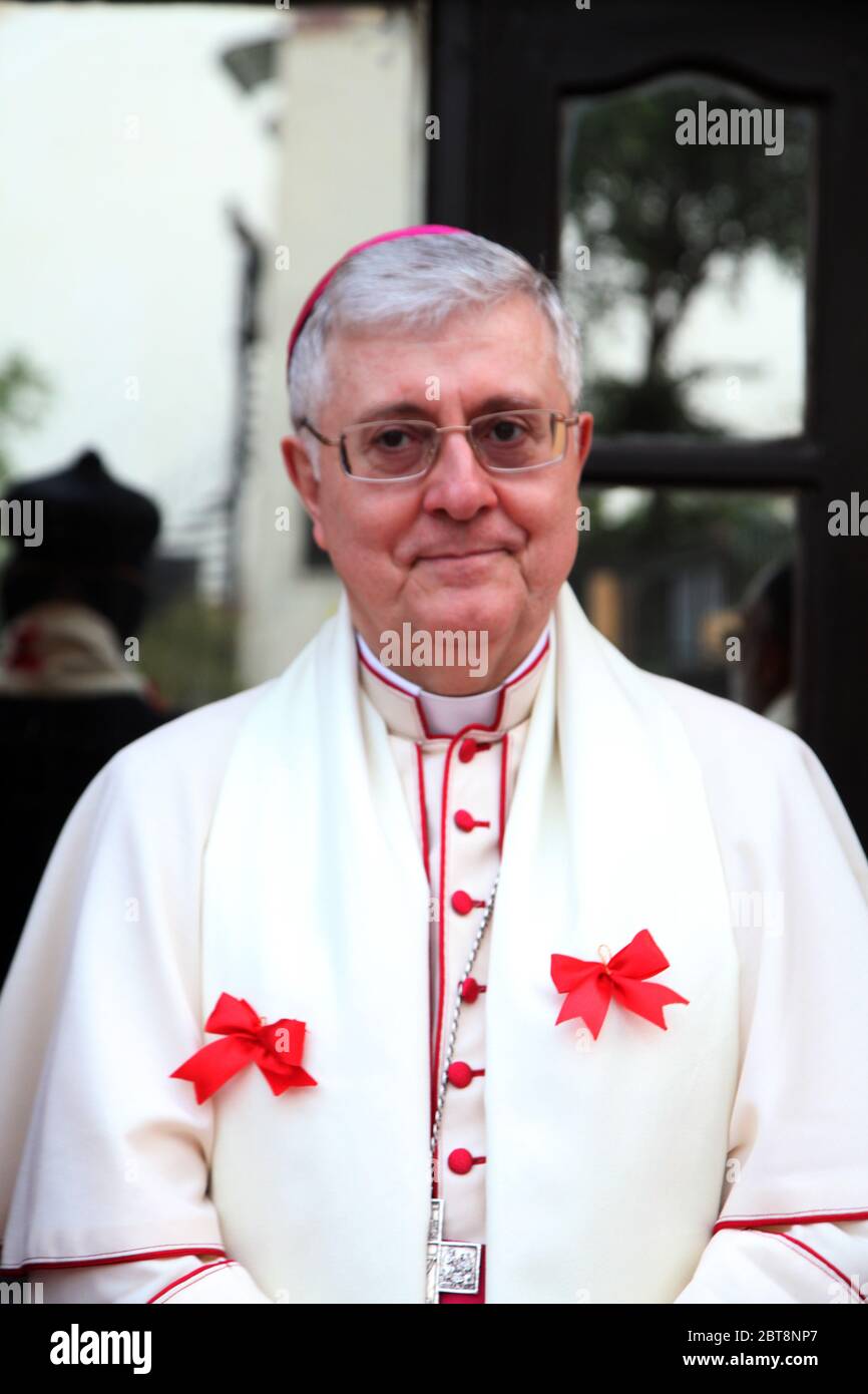 Church service Picture, Priest during a ceremony/Mass Picture, Catholic ...
