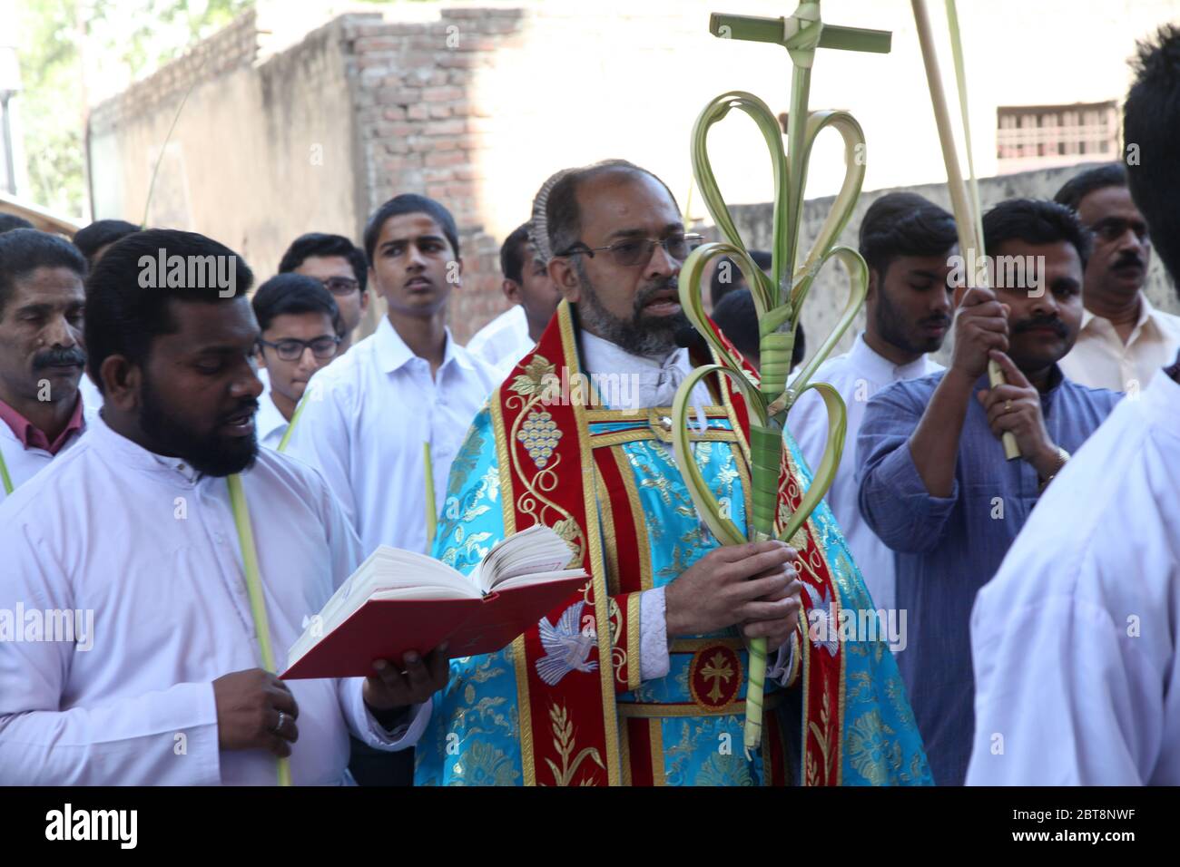 Church service Picture, Priest during a ceremony/Mass Picture, Catholic ...
