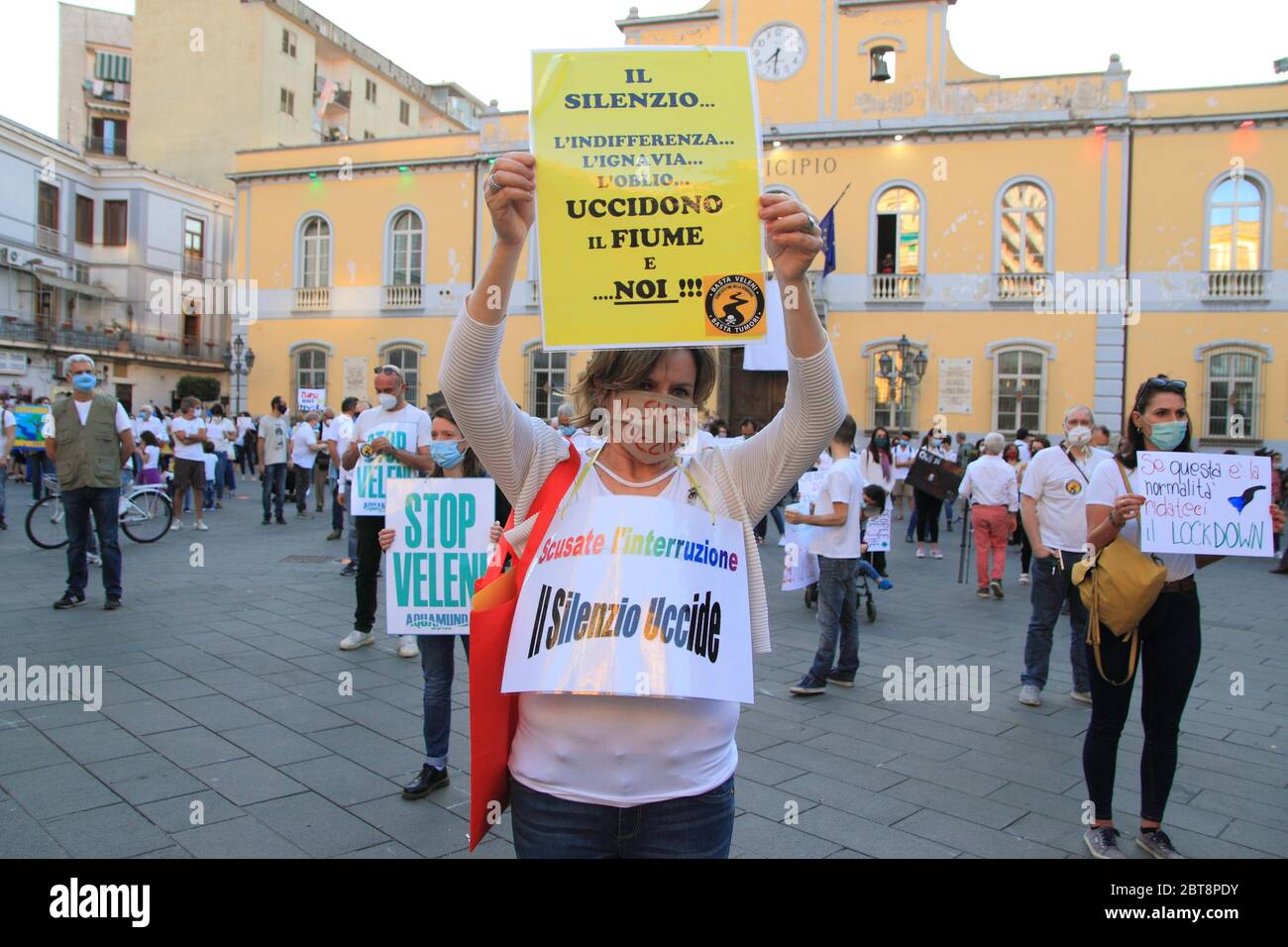 A woman with a mask and her cartel participates in the flash mob ...