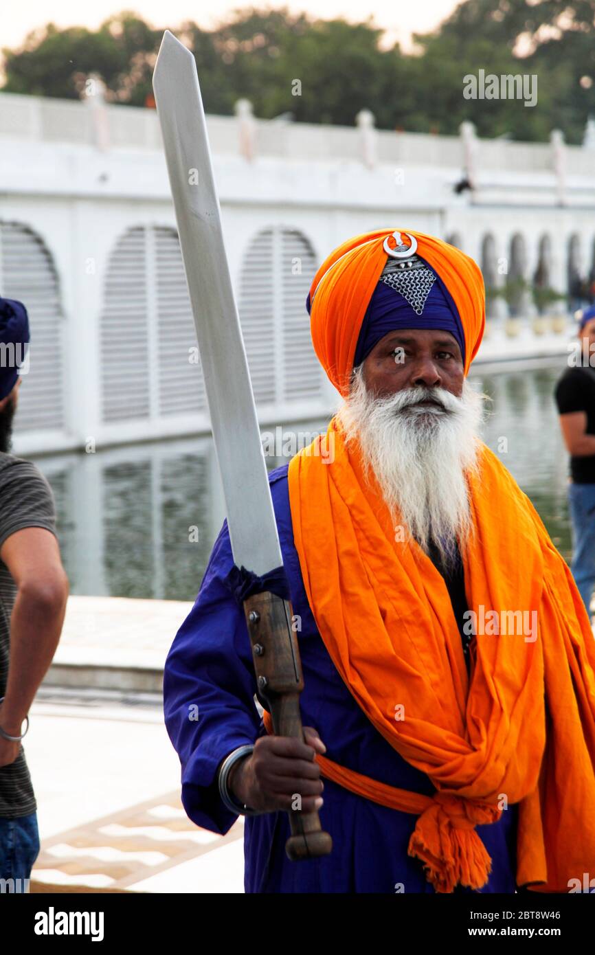 Bangla Sahib Gurudwara, New Delhi. The house of worship and the best ...