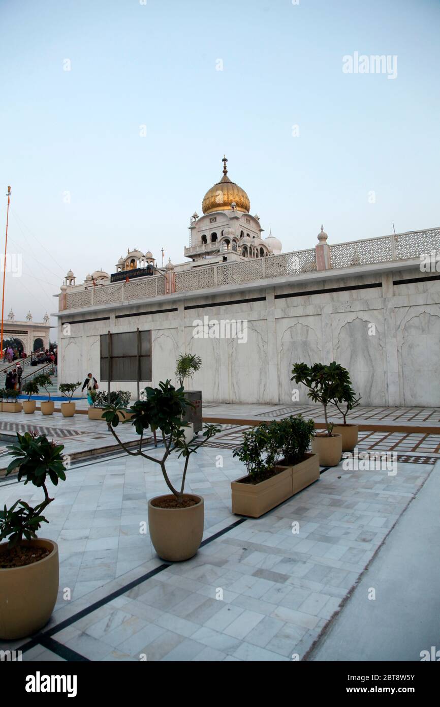 Bangla Sahib Gurudwara, New Delhi. The house of worship and the best ...