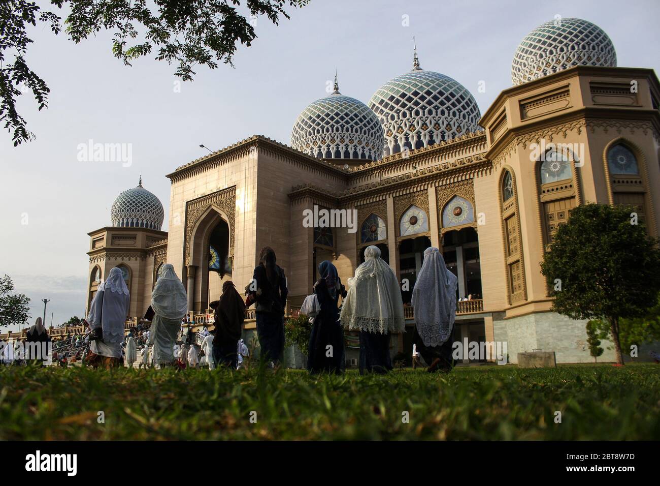 Islamic center mosque hi-res stock photography and images - Alamy