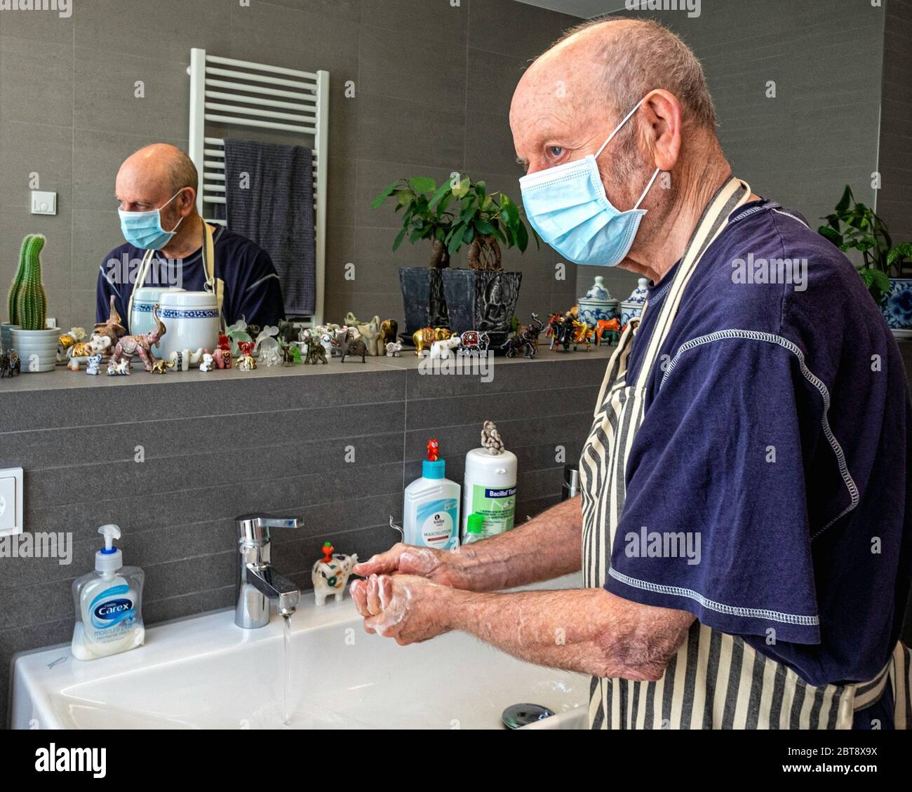 Hand washing elderly hi-res stock photography and images - Alamy