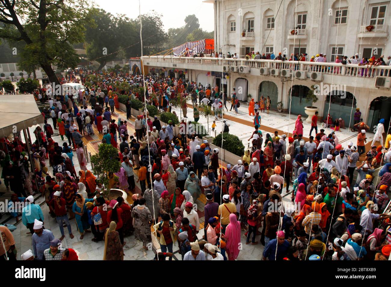 Bangla Sahib Gurudwara, New Delhi. The house of worship and the best ...