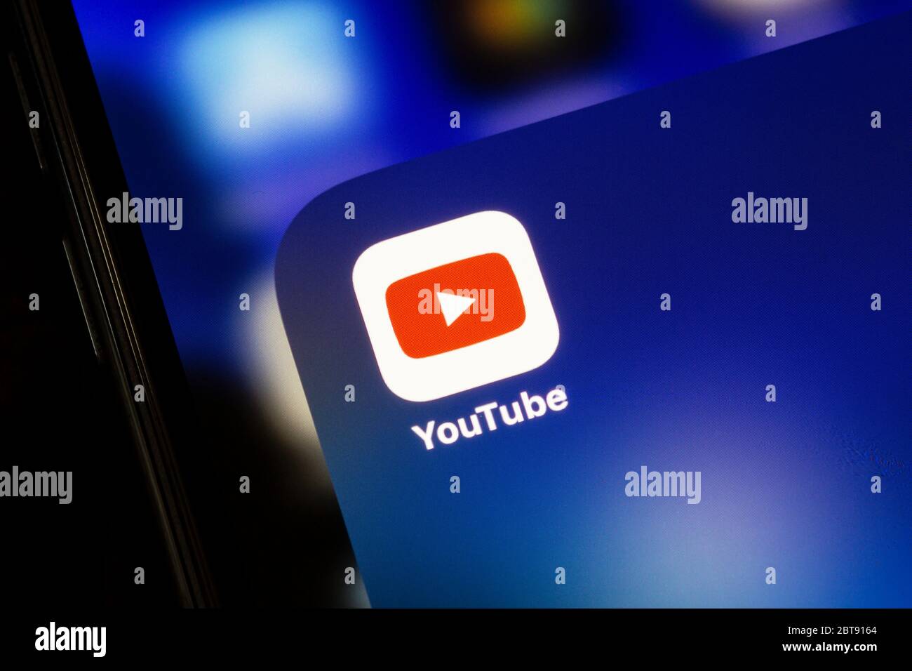 Youtube logo icon hi-res stock photography and images - Alamy