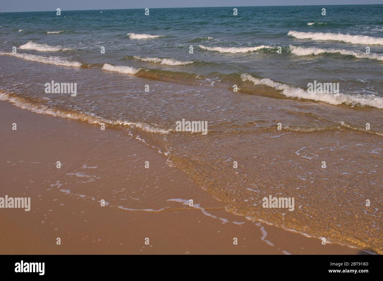 Vintage beach scene sun hi-res stock photography and images - Alamy