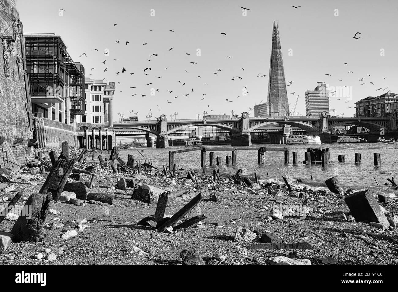 City night view london Black and White Stock Photos & Images - Alamy