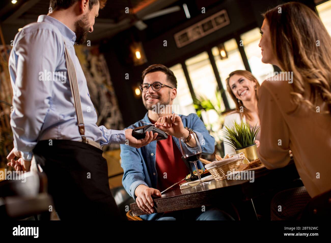 Woman group people paying bill hi-res stock photography and images - Alamy