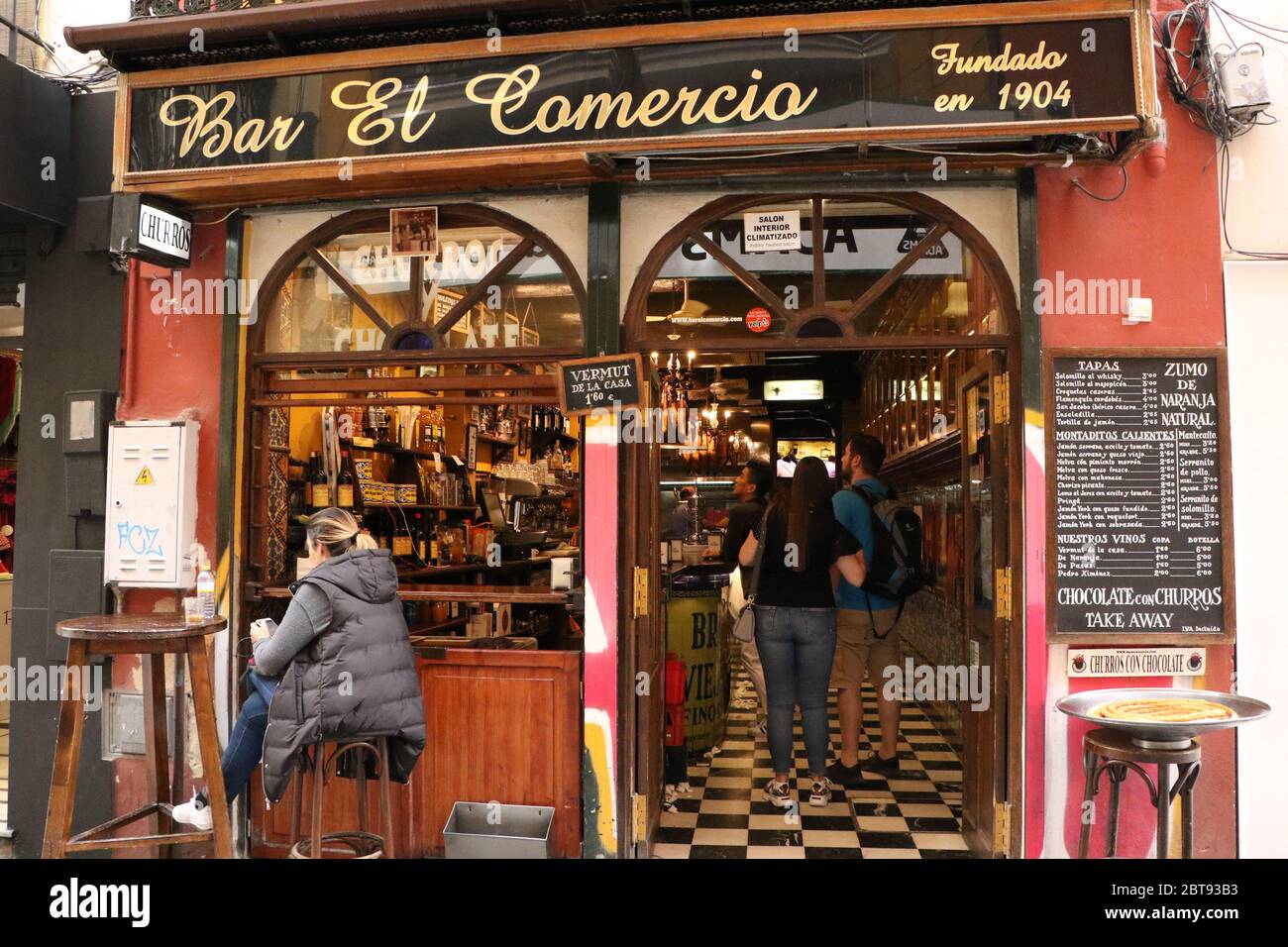 Bar el comercio hi-res stock photography and images - Alamy