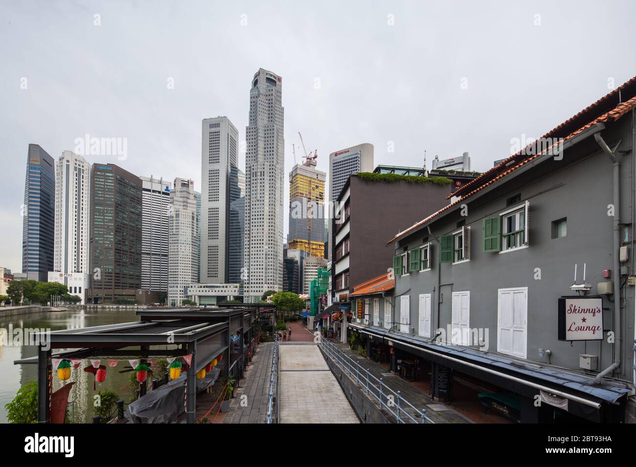 Singapre economy pluges by the global effect of poor economy caused by ...