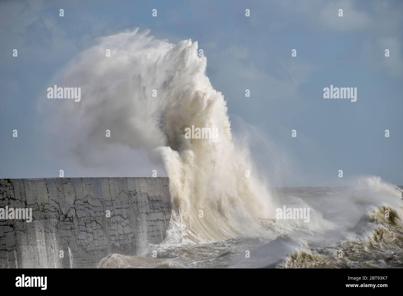 Stunning image of individual wave breaking and cresting during violent ...