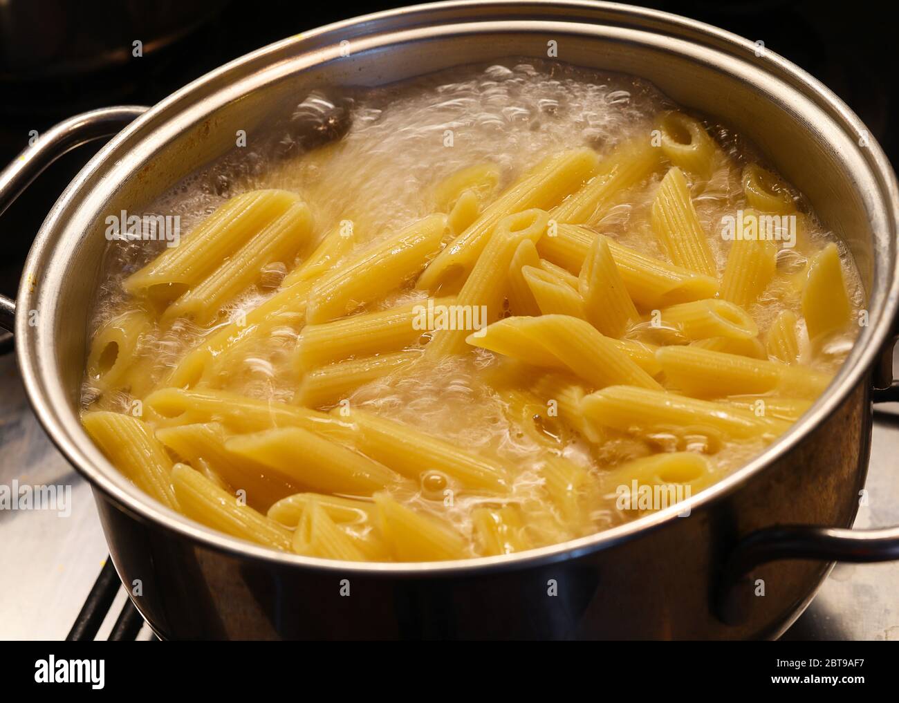 Blanching pot hi-res stock photography and images - Alamy