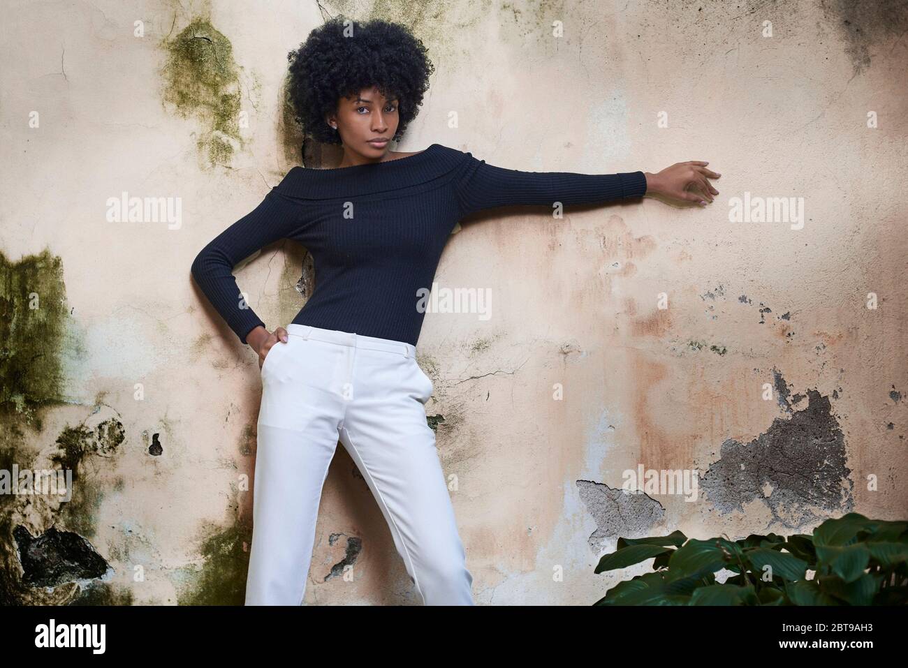 Female fashion model posing hi-res stock photography and images - Alamy