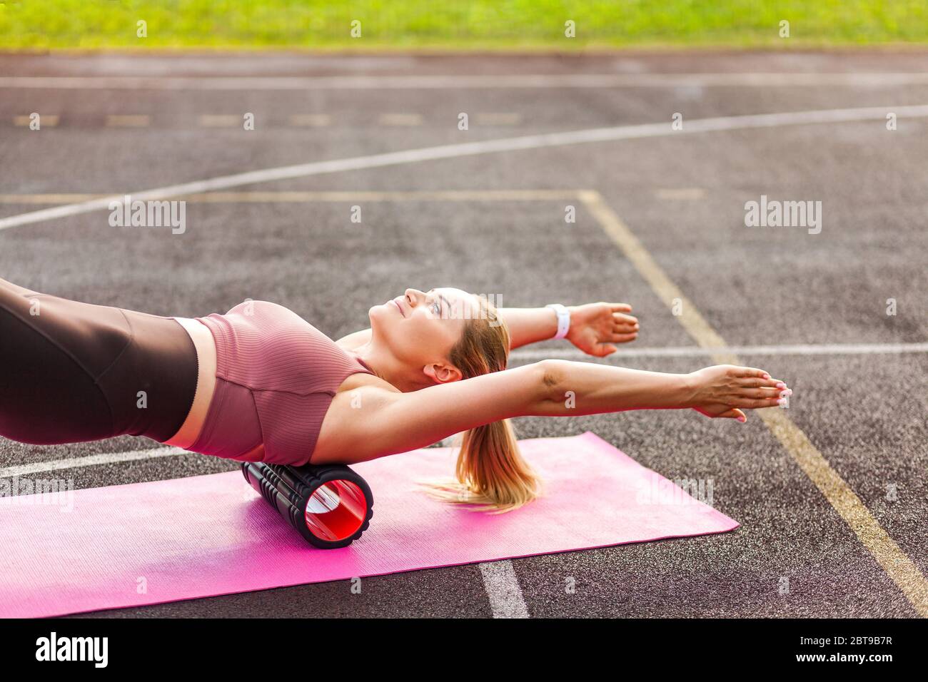 Shoulder roll hi-res stock photography and images - Alamy