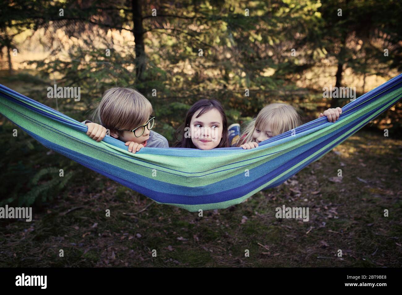 Kids playing on hammock hi-res stock photography and images - Alamy