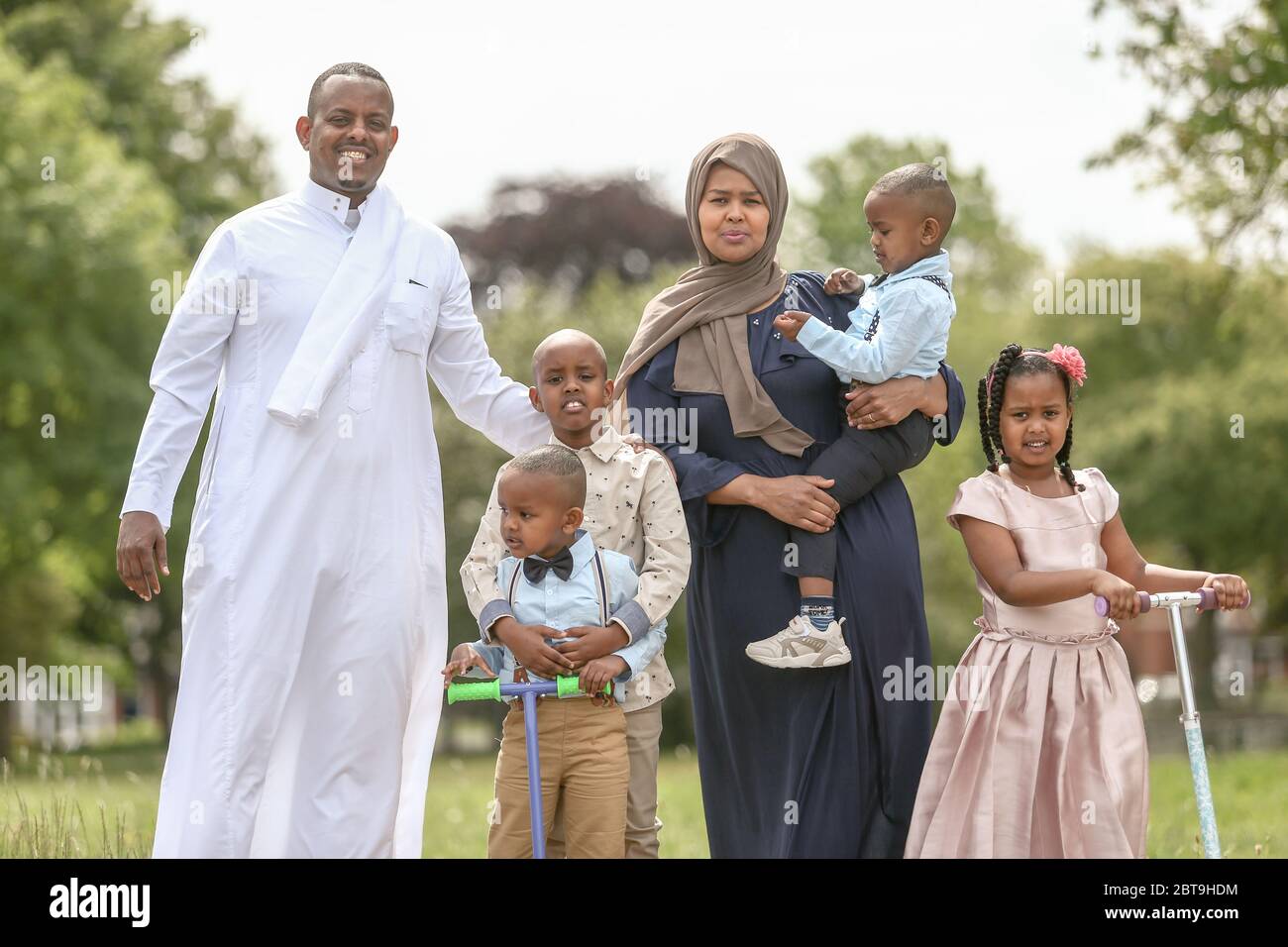 Black dressed family hi-res stock photography and images - Alamy