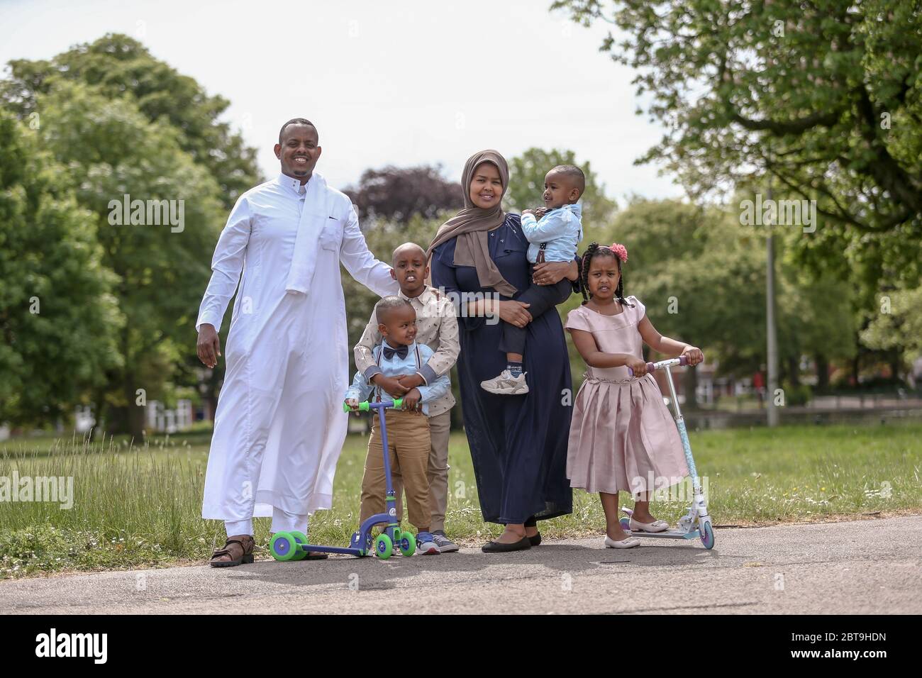 Black family uk happy hi-res stock photography and images - Alamy