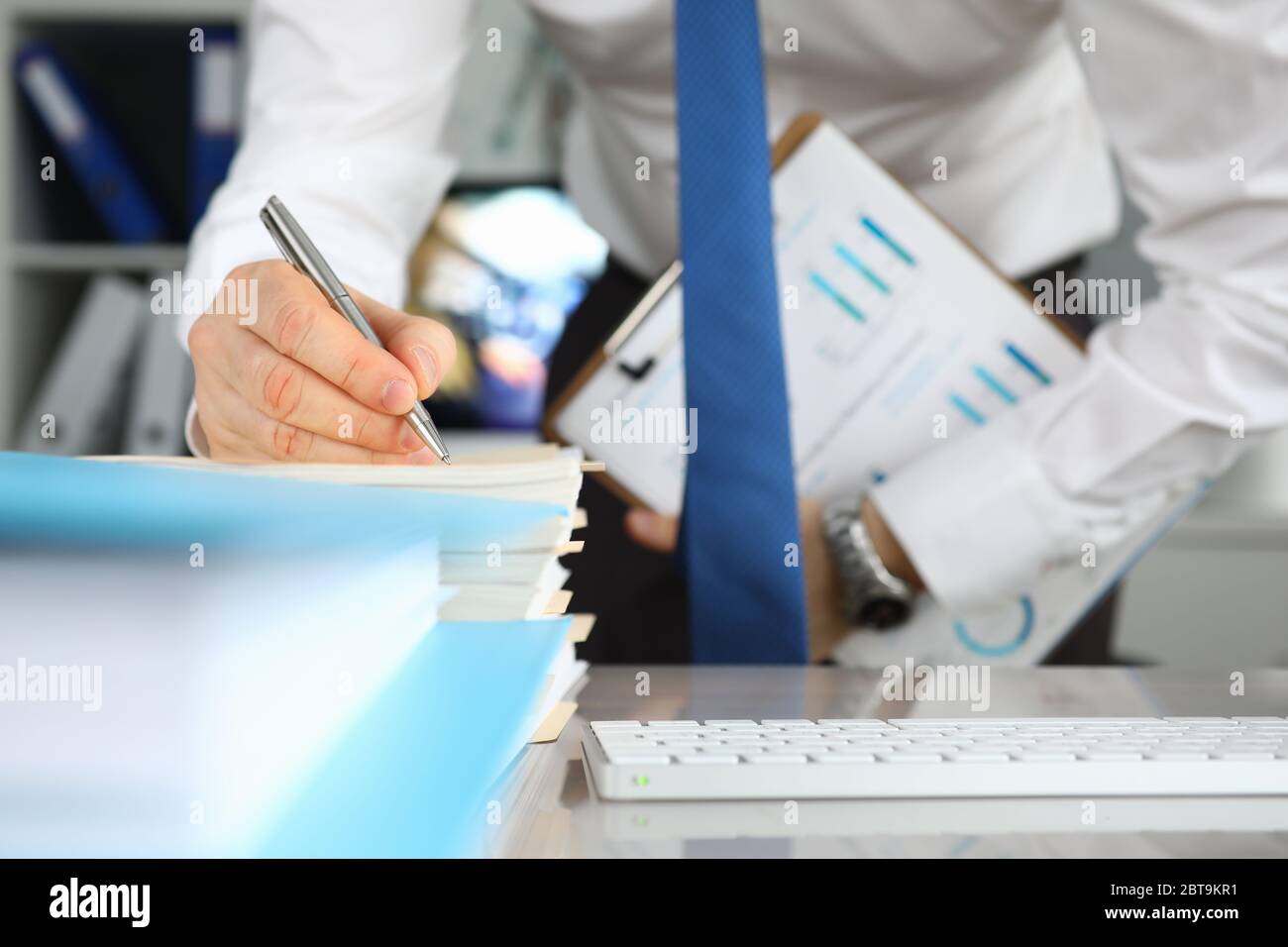 Folder writing desk hi-res stock photography and images - Alamy