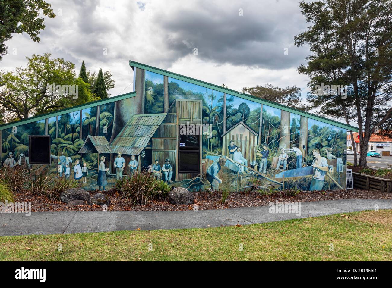 Open air art - one of the many murals in Katikati, known as the mural ...