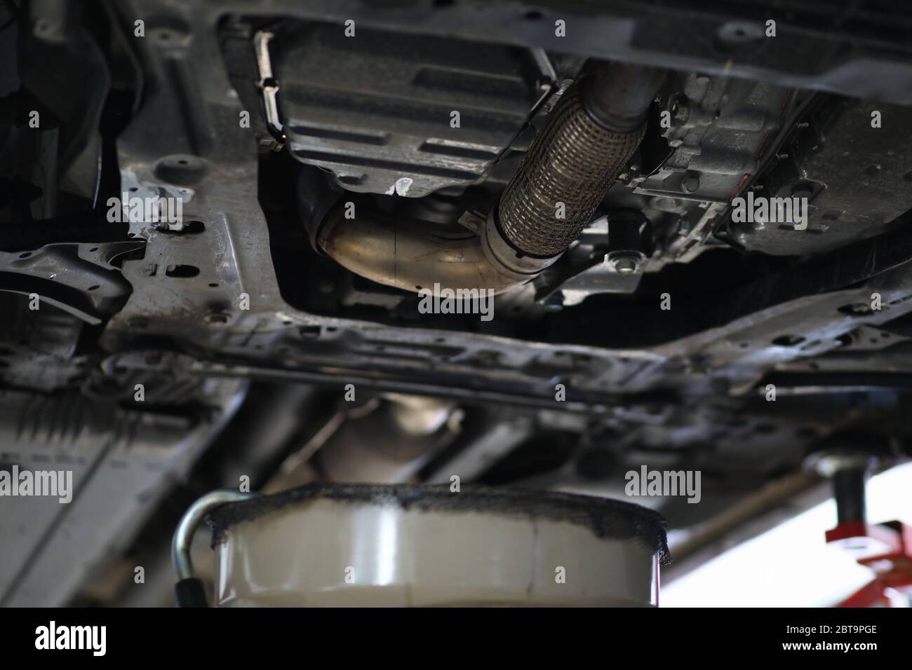 Draining oil car hi-res stock photography and images - Alamy