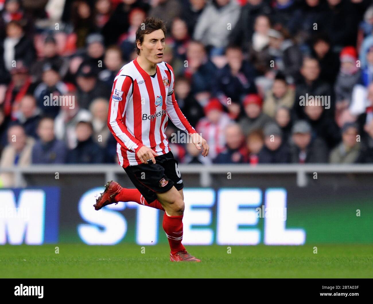 SUNDERLAND, UK. JANUARY 17: Dean Whitehead (Sunderland Captain) in ...