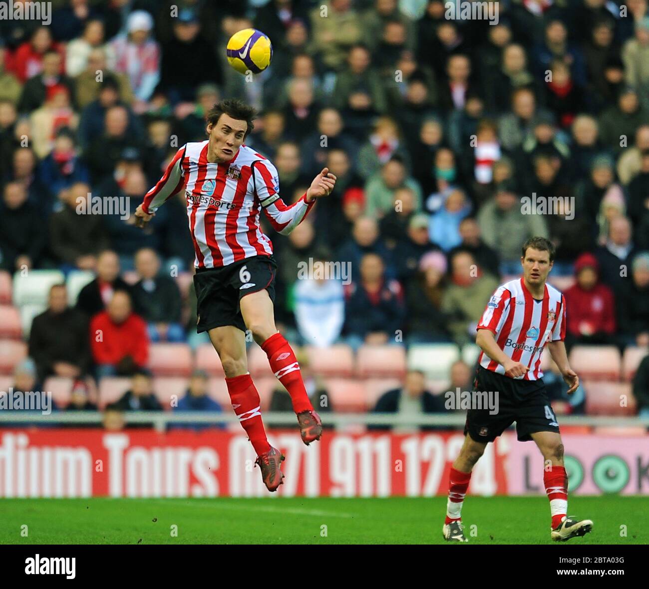 SUNDERLAND, UK. JANUARY 17: Dean Whitehead (Sunderland Captain) in ...