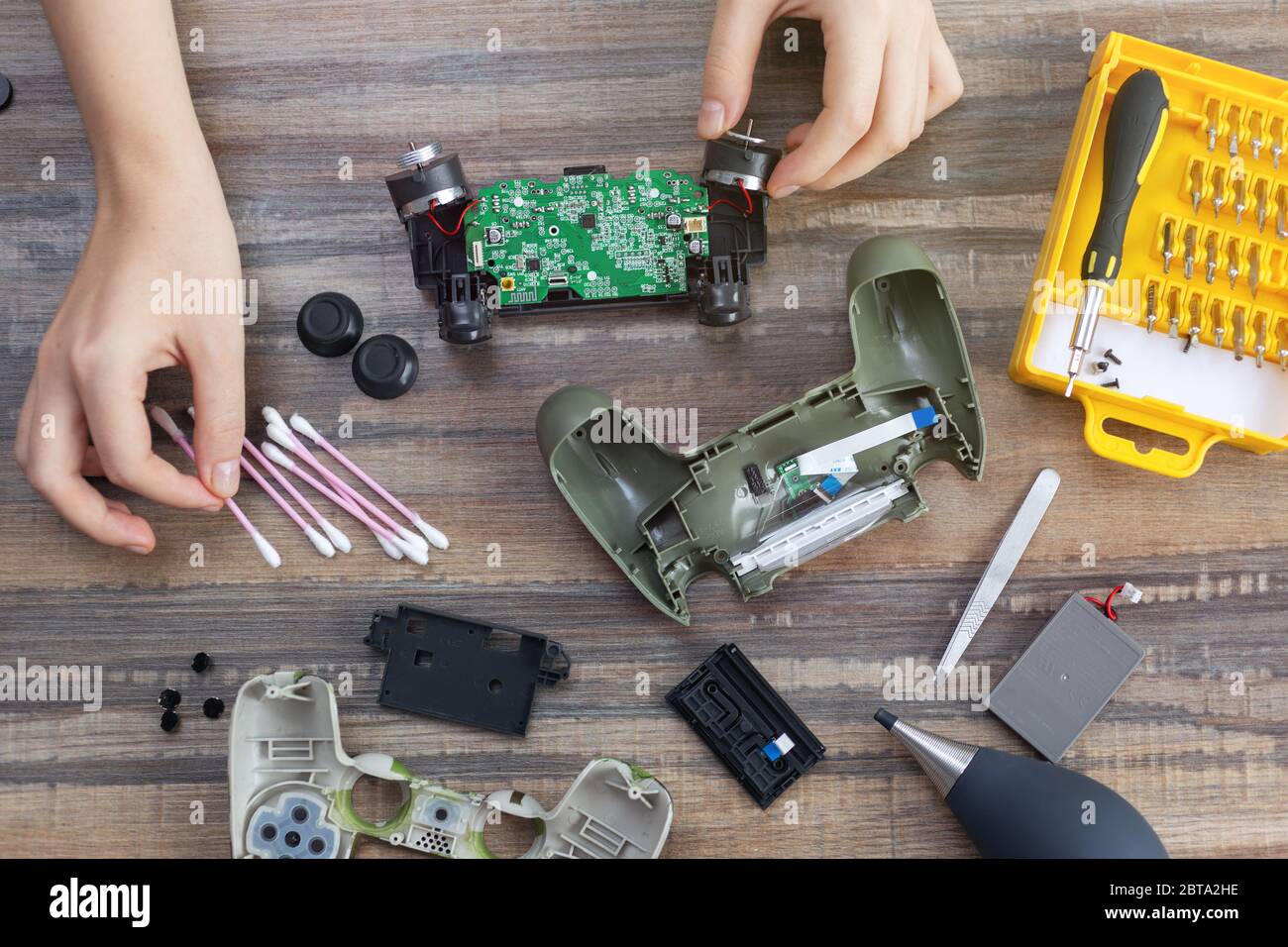 Toronto, Canada - Mat, 23,2020: Flat lay of hand disassemble game ...
