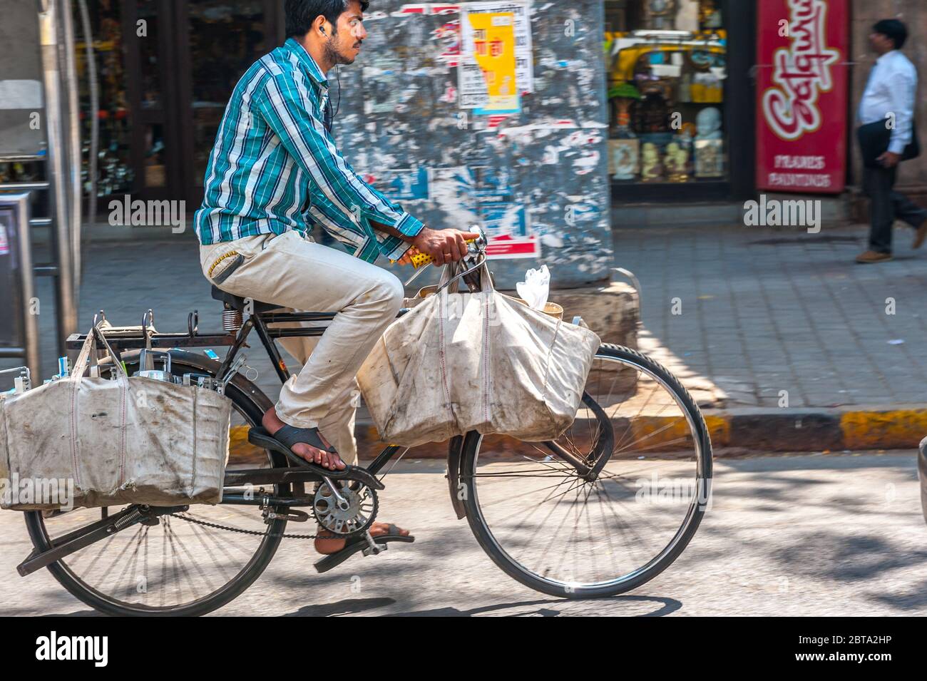 Selfstanding hi-res stock photography and images - Alamy