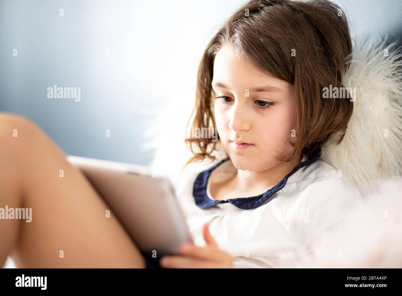 Child app tablet hi-res stock photography and images - Alamy