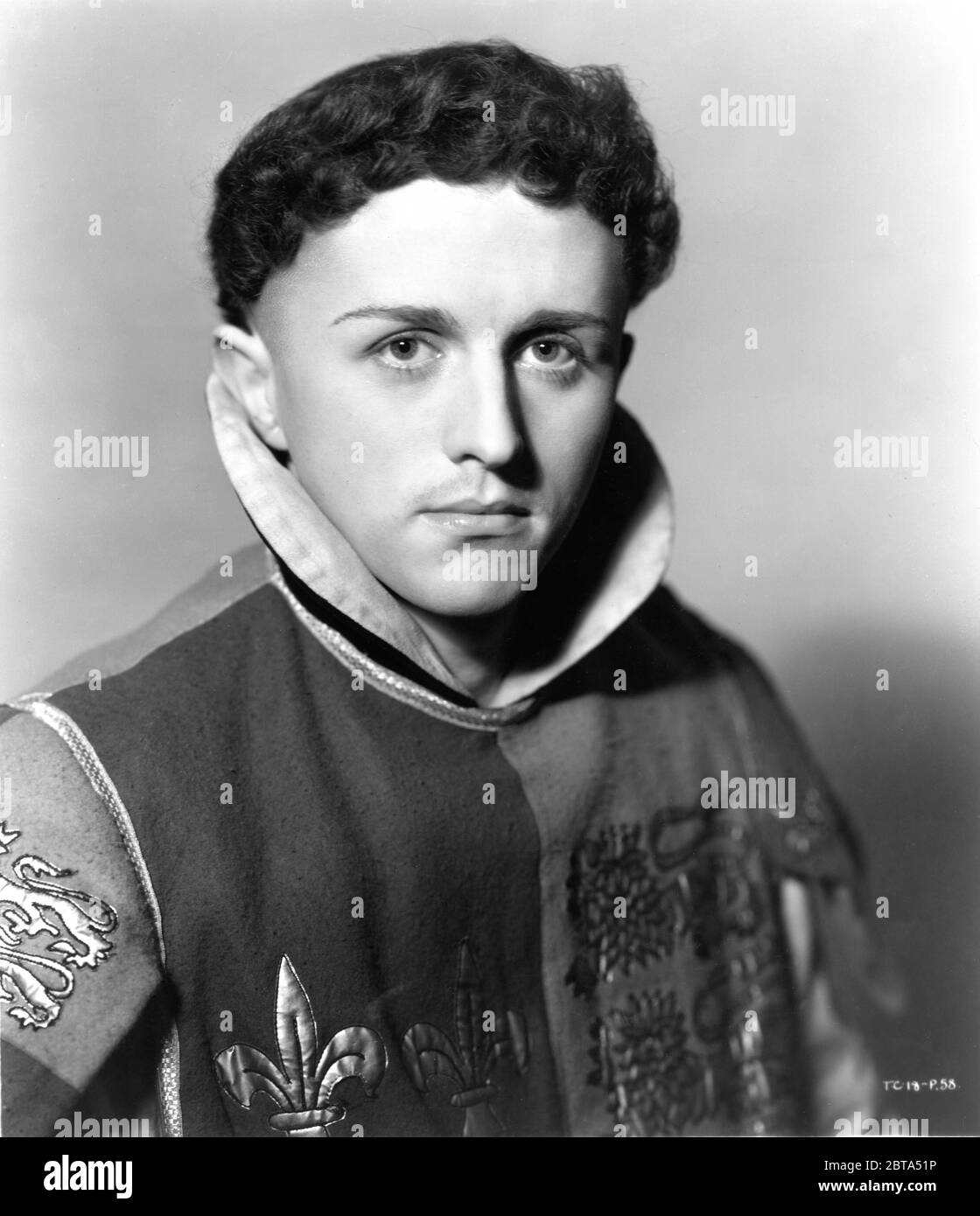 VERNON GREEVES Portrait as English Herald in HENRY V 1944 director ...