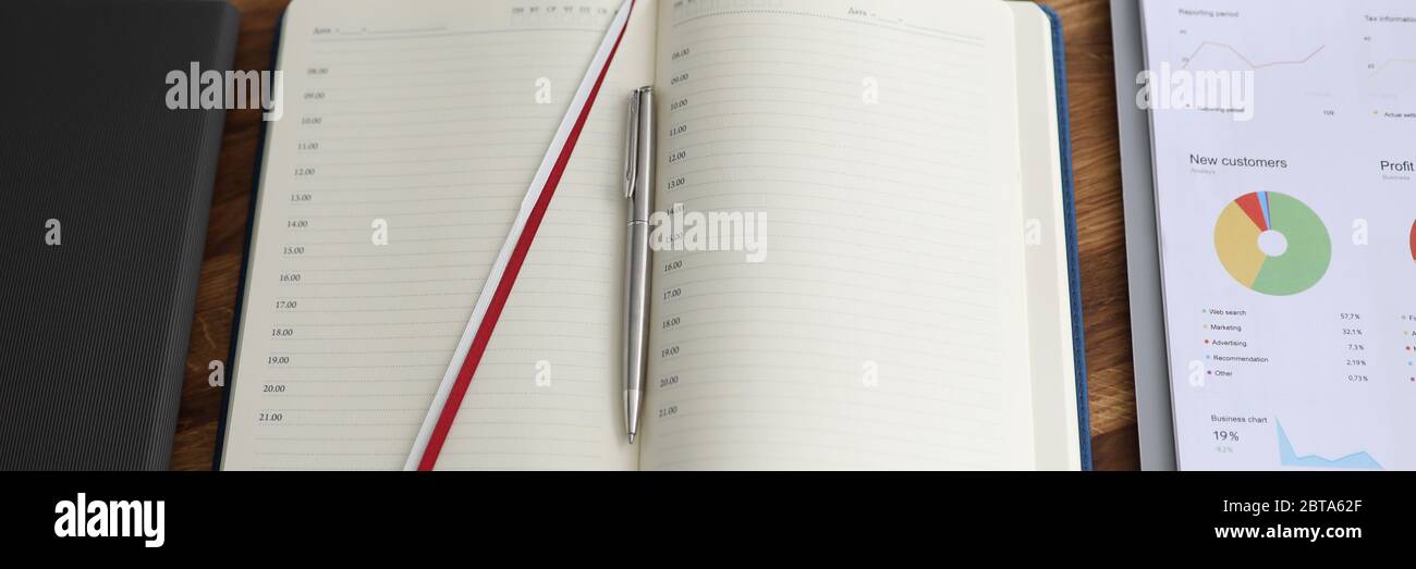 Daily planner, keyboard on desk company employee Stock Photo - Alamy