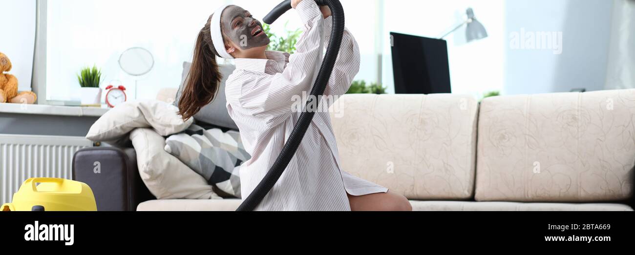 Woman dancing home cleaning hi-res stock photography and images - Alamy