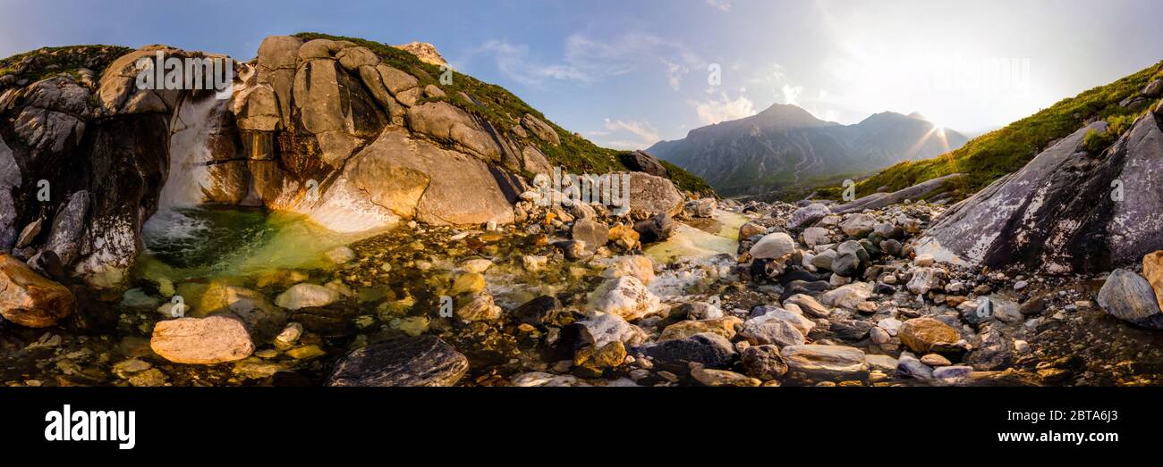 360 degree mountain panorama in hi-res stock photography and images - Alamy