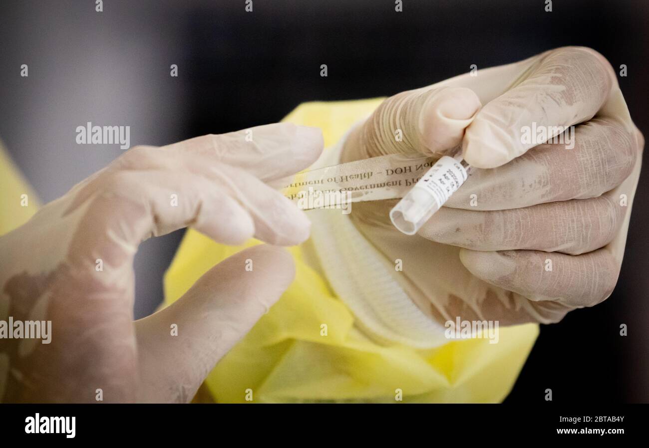 Specimen handling hi-res stock photography and images - Alamy