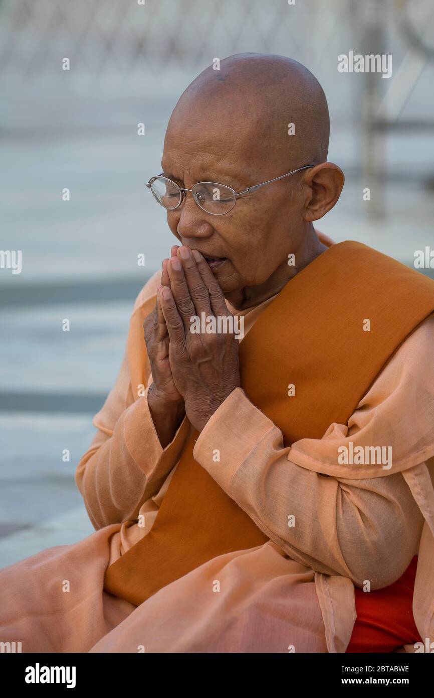 Female Buddhist Monks In Myanmar Stock Photo - Alamy