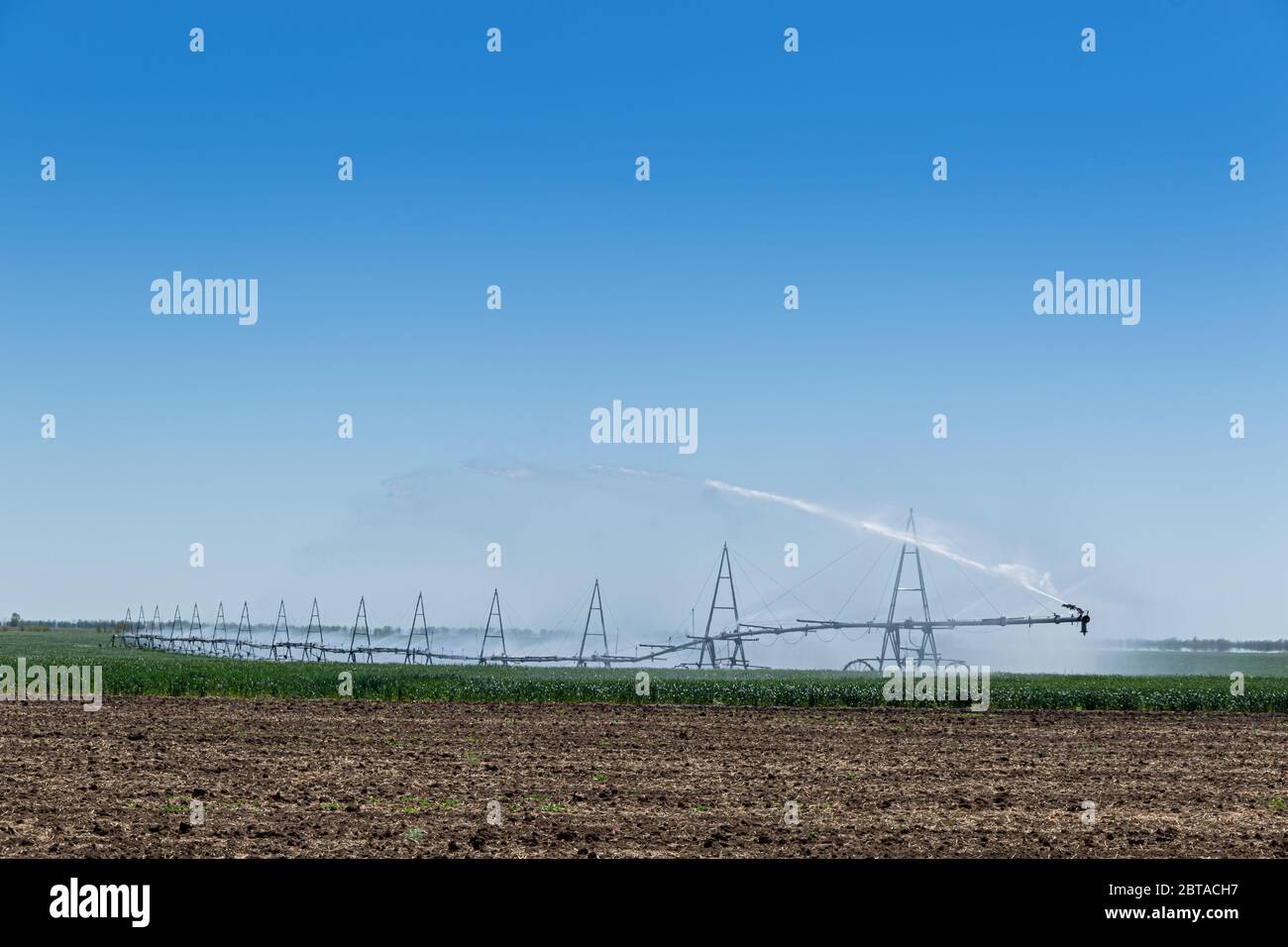 Precision center pivot irrigation system hi-res stock photography and ...