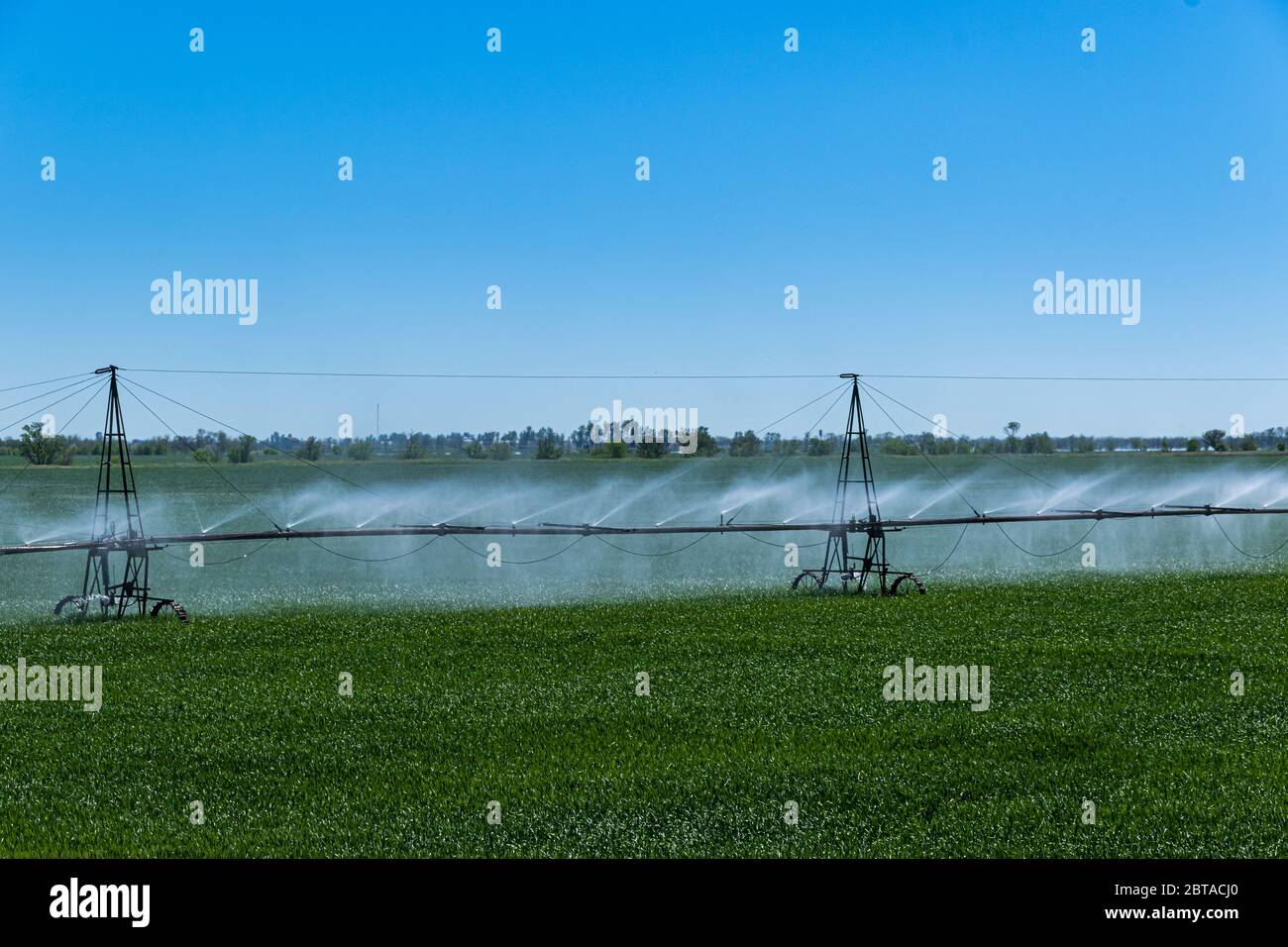 Crop Irrigation using the center pivot sprinkler system Stock Photo - Alamy