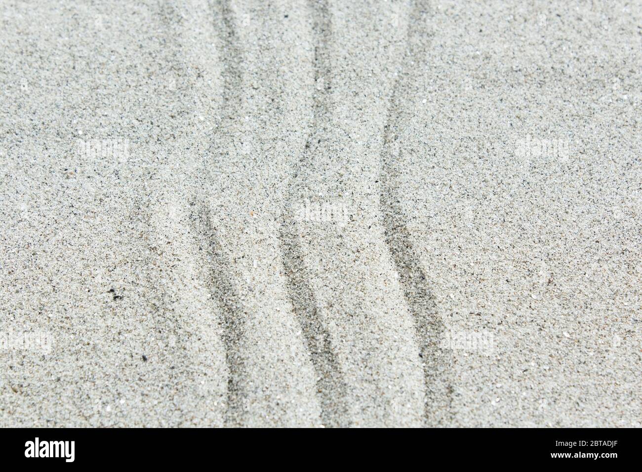 Zen Pattern in Sand of Zen Garden Stock Photo - Alamy